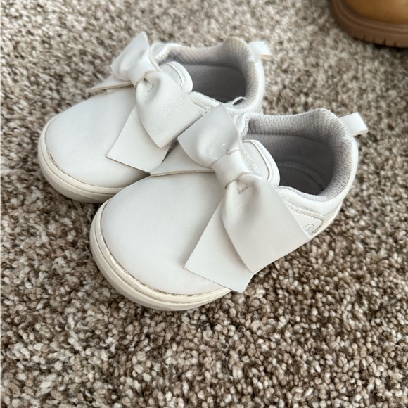 Kohl's | Shoes | Kohls White Baby Walker Shoes With Bow | Poshmark